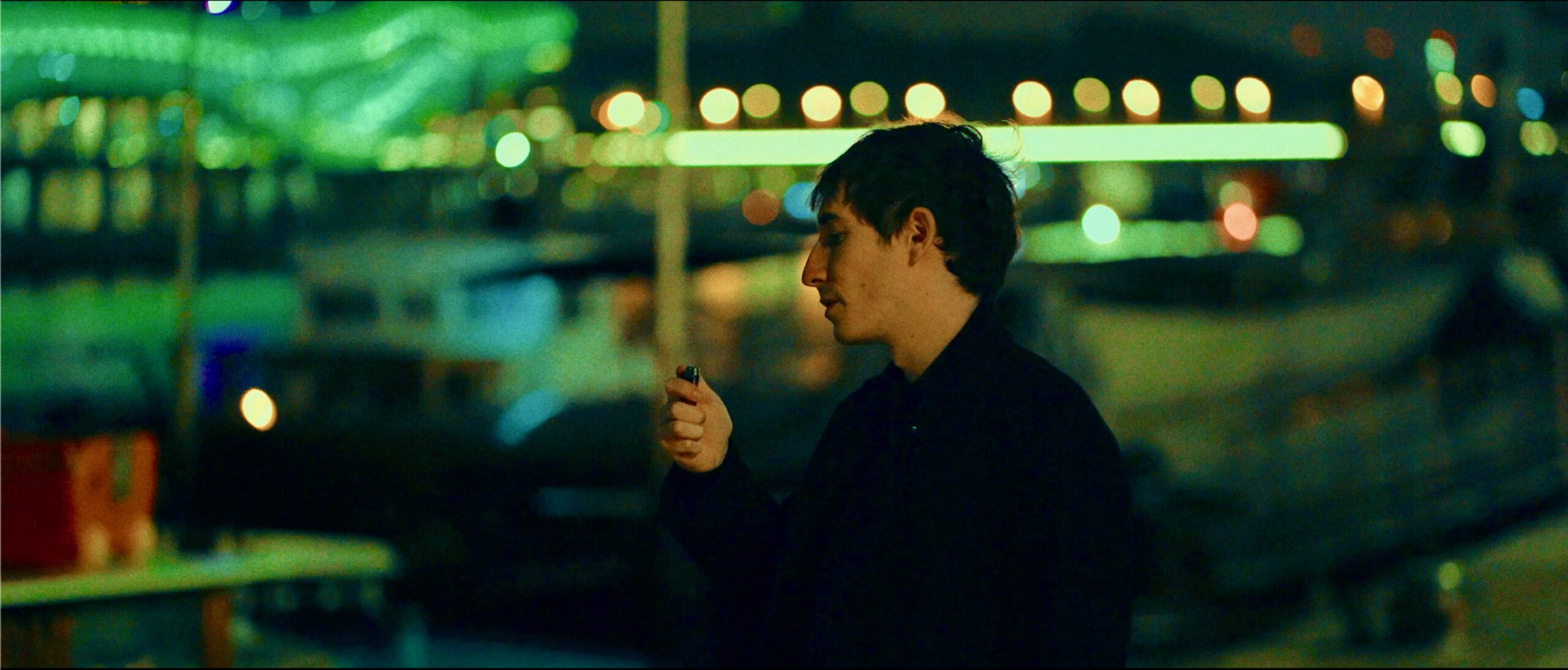 Lou-Angel explore son parcours au cœur d’une cité moderne sur ...